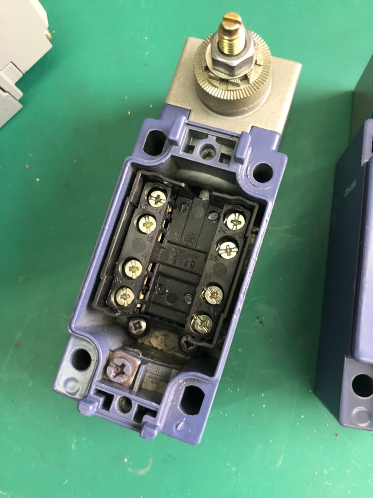 Stock, Schneider, ZCK-J404, Limit Switch, Refurbished – Provide Stock ...