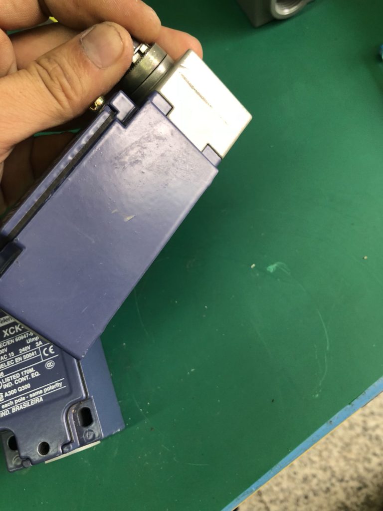 Stock, Schneider, ZCK-J404, Limit Switch, Refurbished – Provide Stock ...